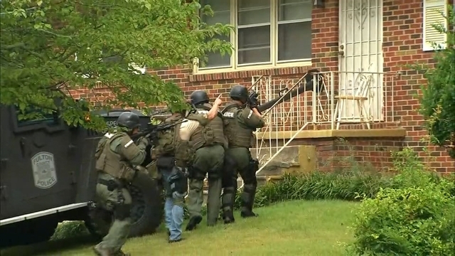 SWAT raids house near where mother was killed | WSB-TV