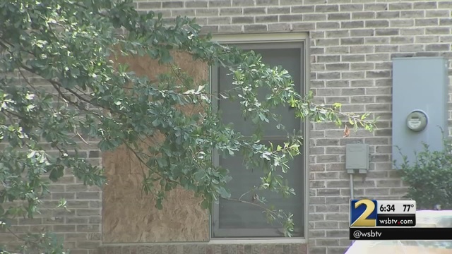 Homeowner Shoots And Kills Burglar Dressed Like A Woman Wsb Tv